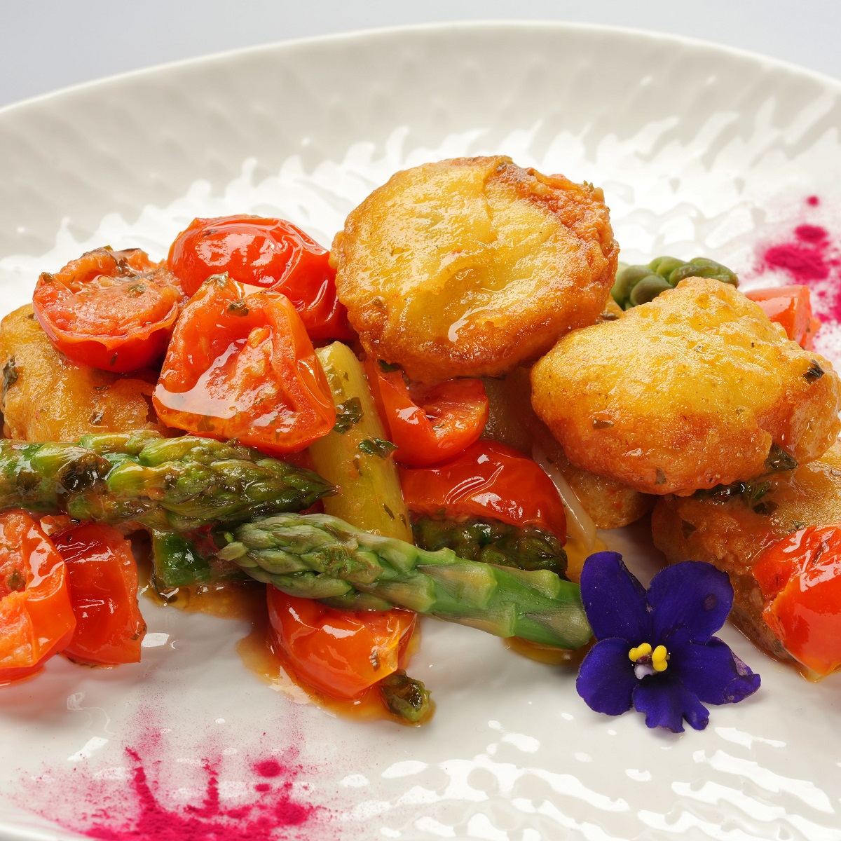 Chicken tempura nuggets with asparagus and tzatziki sauce - Qualiko ...